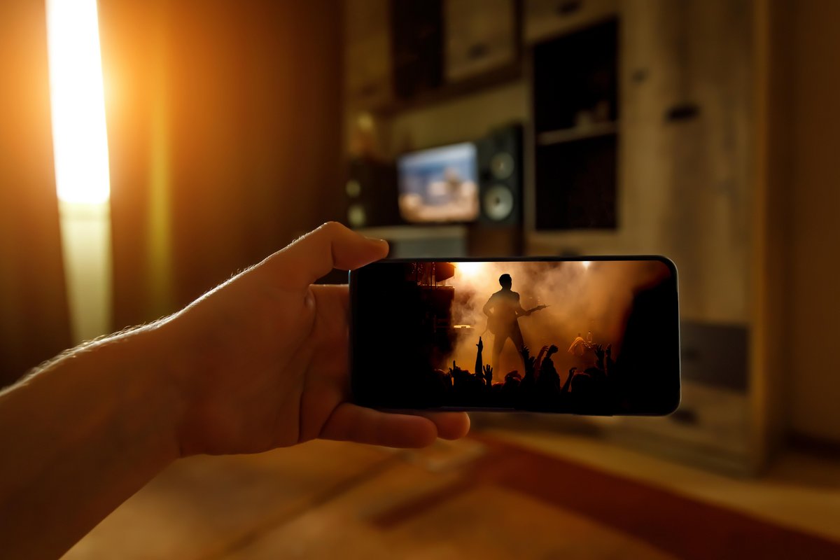 Live video streaming on Facebook | FEIYR