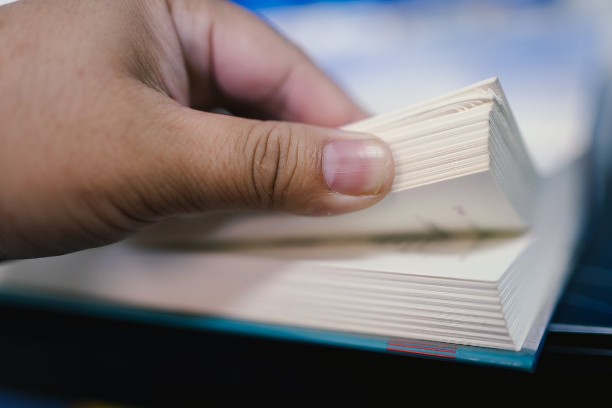 Book formats explained: Hardcover, paperback, paperback at a glance ...